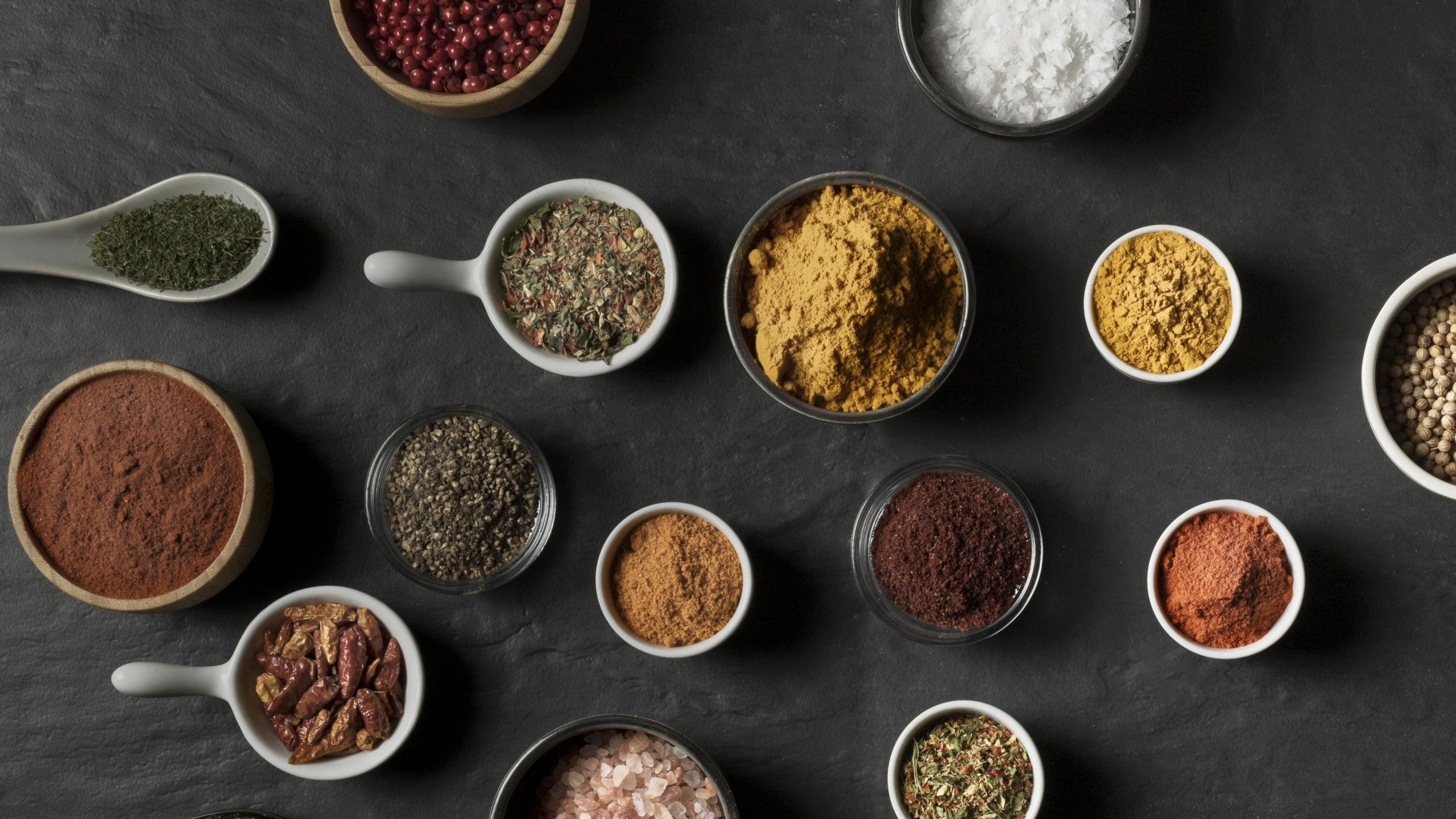 Uso de temperos e condimentos no preparo de refeições - DAXIA